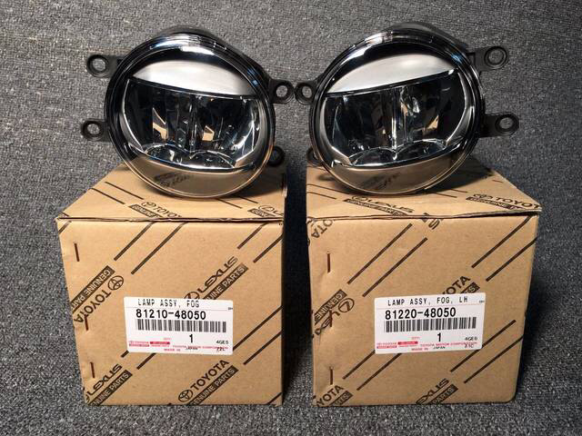 8121048050 Туманка TOYOTA LAND CRUISER 200 15- RH TOYOTA LEXUS ...