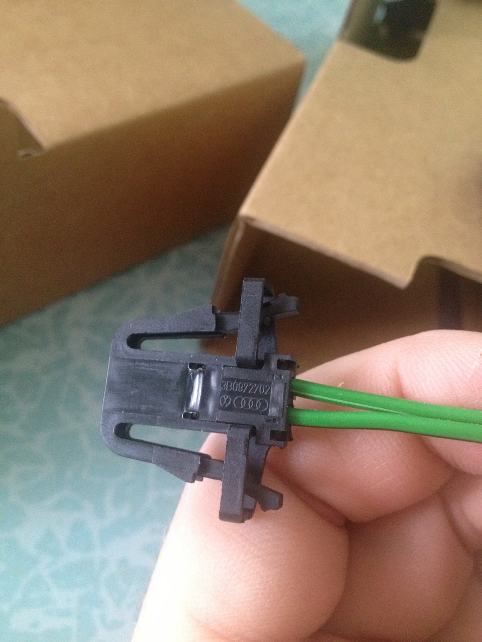 3B0972702 Корпус плоского разъема с фиксатором контактов VAG | Запчасти ...