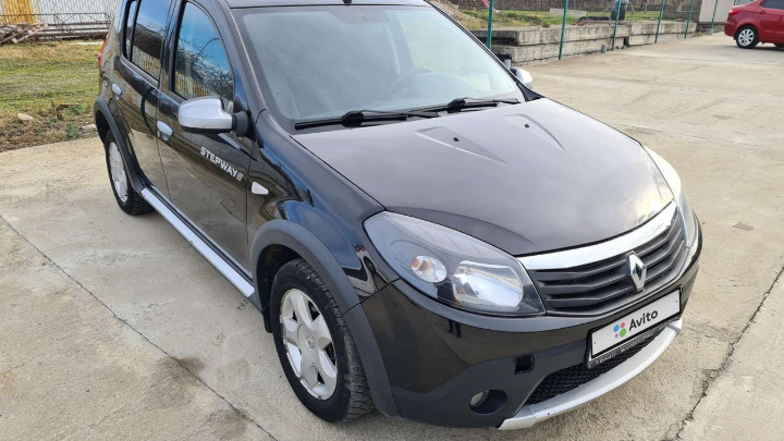 Заглушка буксировочной петли переднего бампера Рено Сандеро — Renault ...