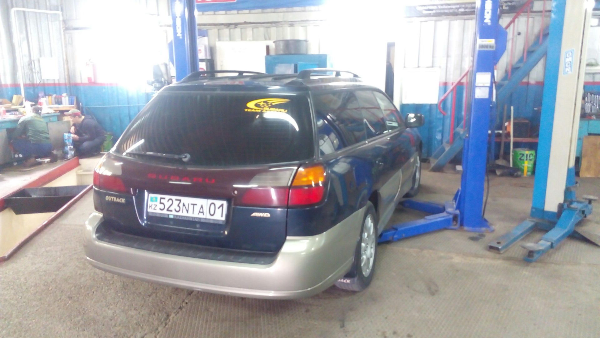 Всех с праздником, а я на сто. — Subaru Outback (BH), 2,5 л, 2001 года ...