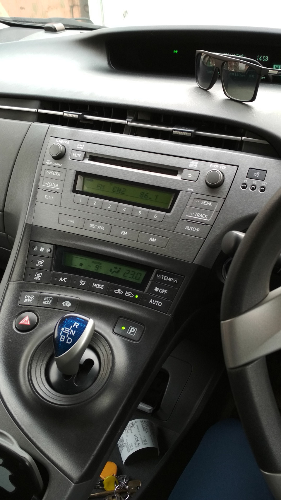 Смена магнитолы — Toyota Prius (30), 1,8 л, 2011 года | автозвук | DRIVE2