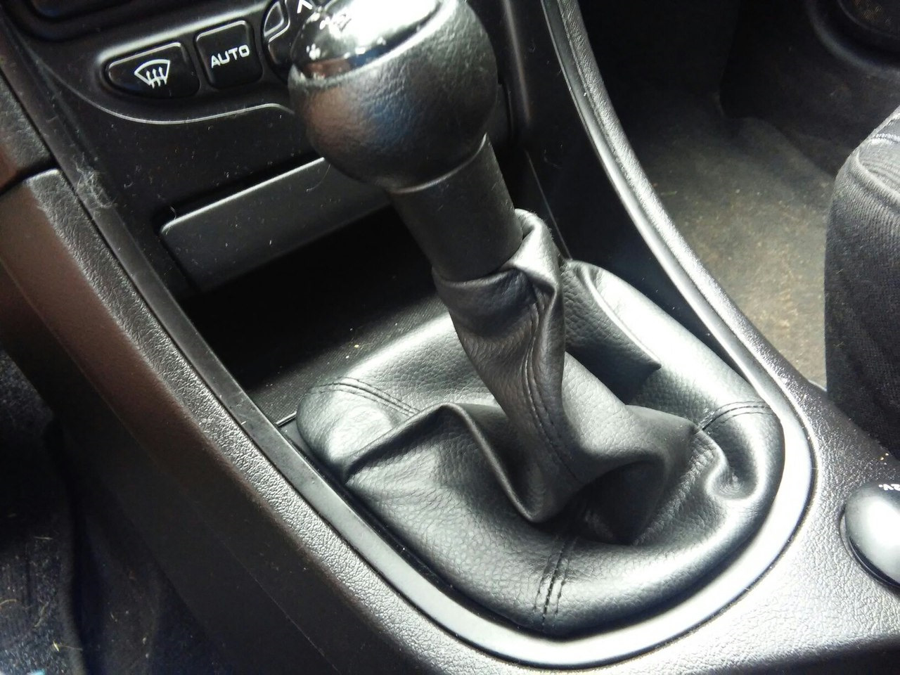 чехол кпп от гранты — Peugeot 307, 2 л, 2003 года | своими руками | DRIVE2