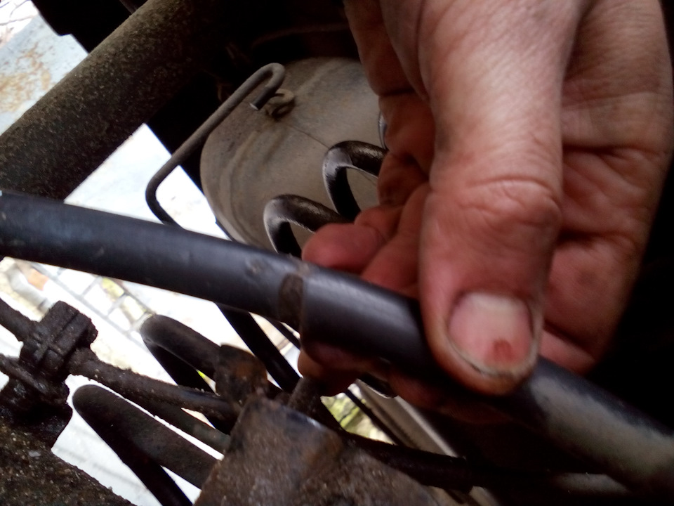 Обслуживание задних тормозов — Dacia Sandero (1G), 1,4 л, 2008 года ...