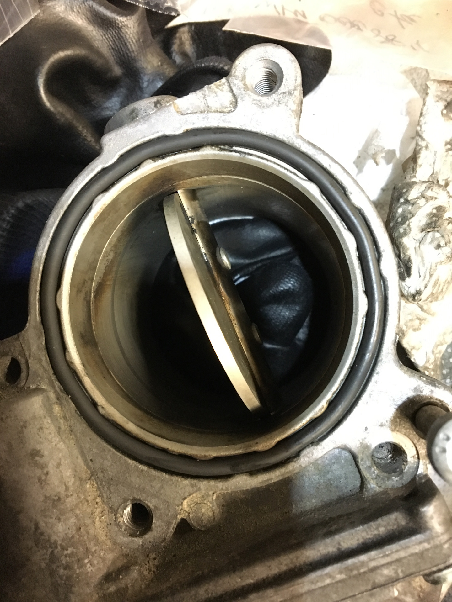 Замена колец на форсунках — Audi A4 Avant (B8), 3 л, 2008 года | своими ...