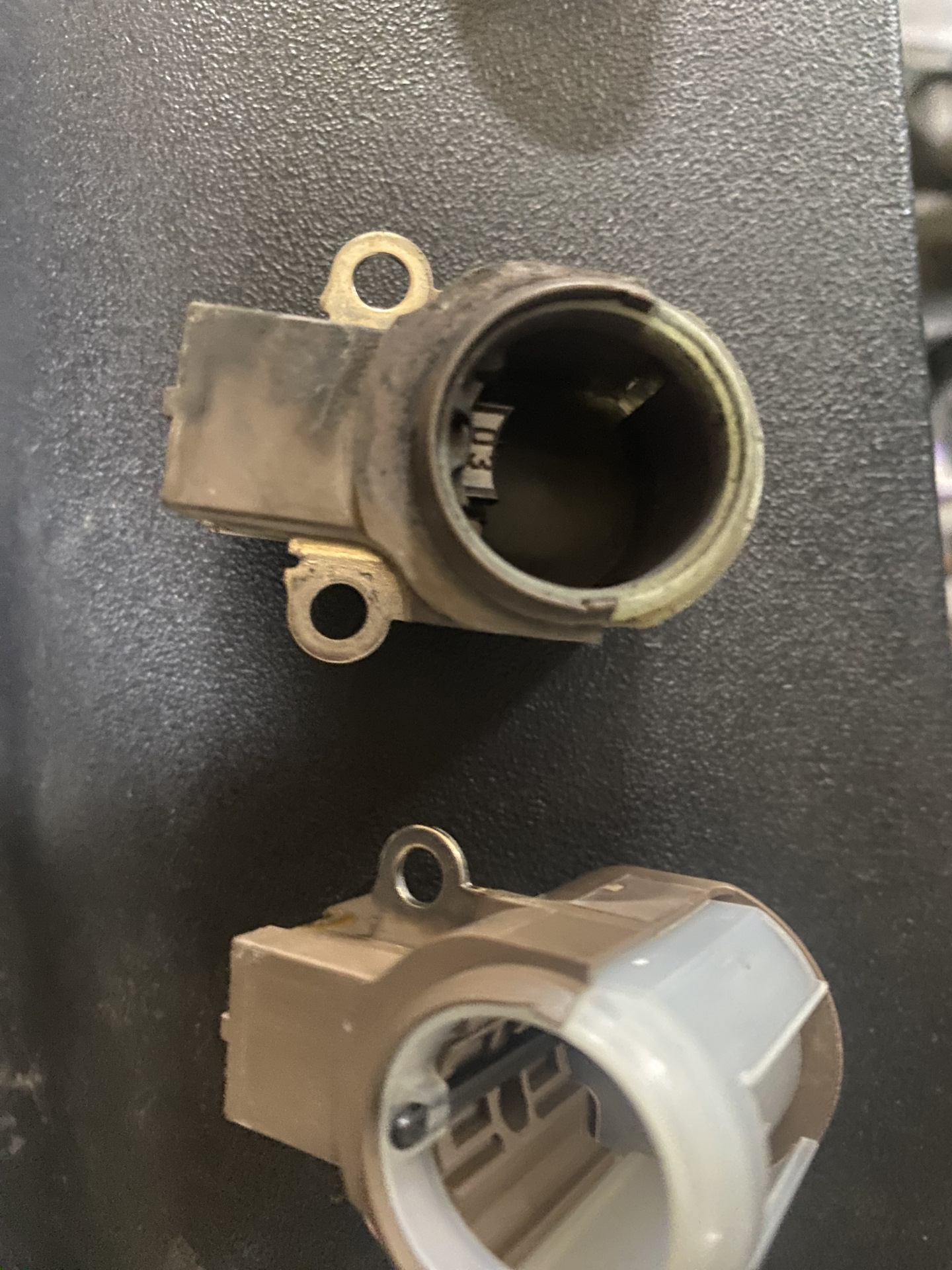 Замена щеток генератора — Toyota RAV4 (III), 2,4 л, 2008 года ...