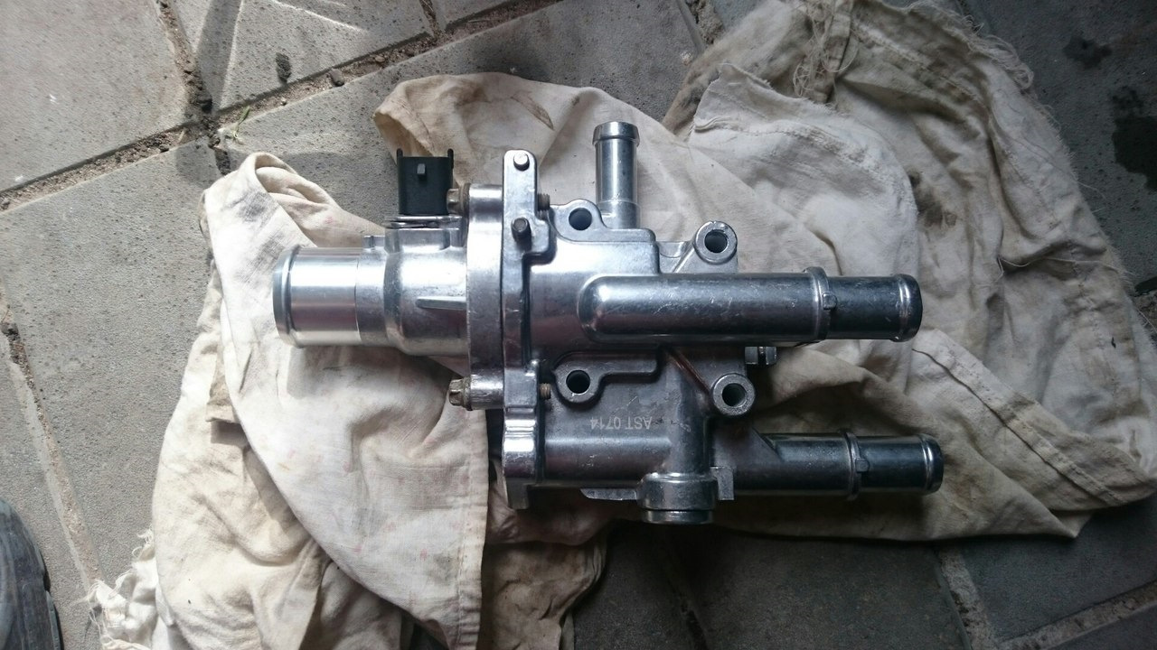 Корпус термостата и термостат — Chevrolet Cruze (1G), 1,8 л, 2012 года ...