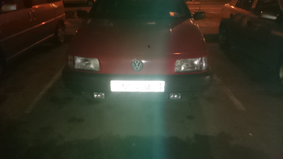 Передние птф, лучше чем ничего. — Volkswagen Passat B3, 1,8 л, 1993 ...