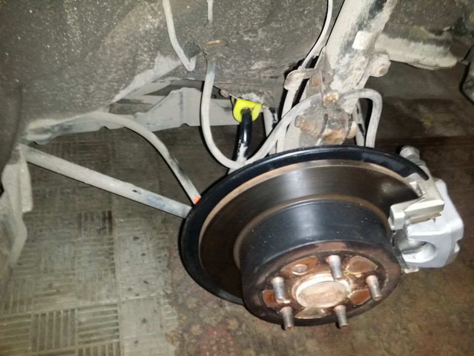 Замена втулок стабилизатора. Точка опоры. — Toyota Camry (XV50), 2,5 л ...