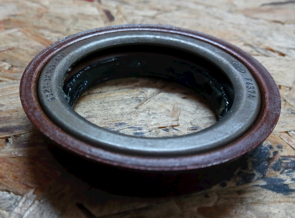 1543933 Сальник дифференциала КПП (MTX 75) / Ford | Запчасти на DRIVE2