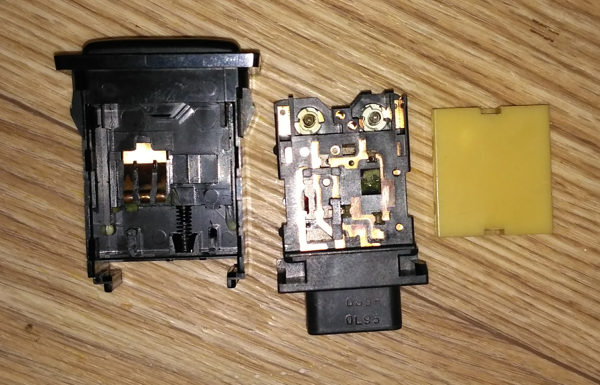 То потухнет по погаснет. Ремонт кнопки включения обогрева зеркал ...