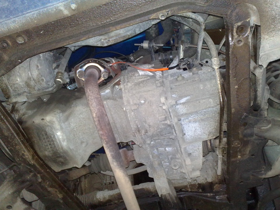 Подготовка к замене сцепления — Renault Logan (1G), 1,6 л, 2007 года ...