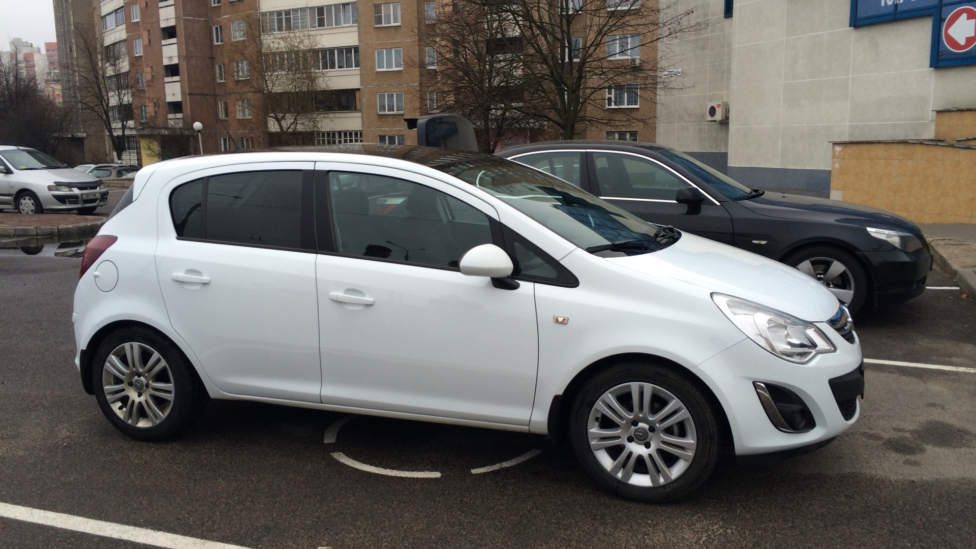 Opel Corsa D 1.4 бензиновый 2012 | white на DRIVE2
