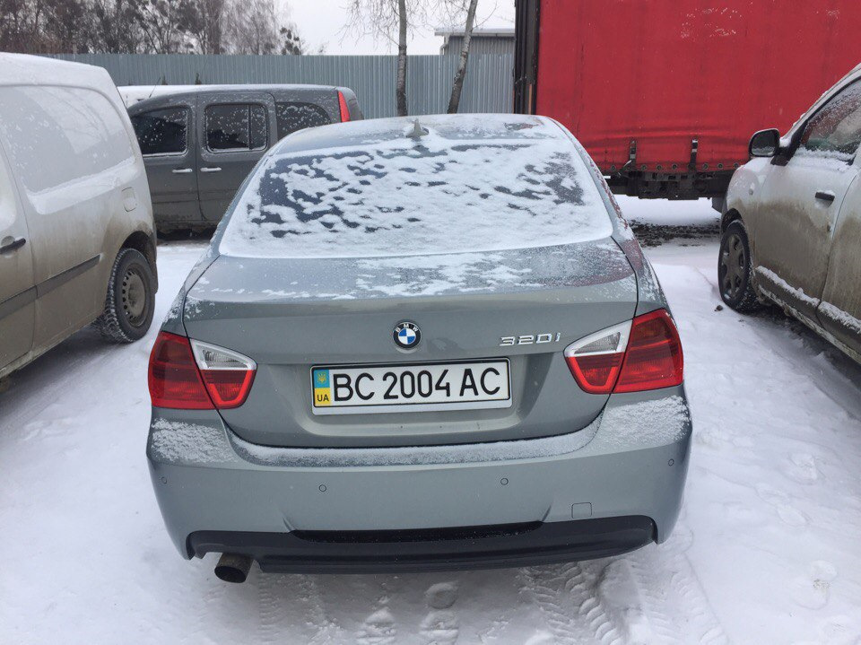 Дооснащение: обвес M-performance, Dynamic xenon, PDC, плавник, радиатор ...