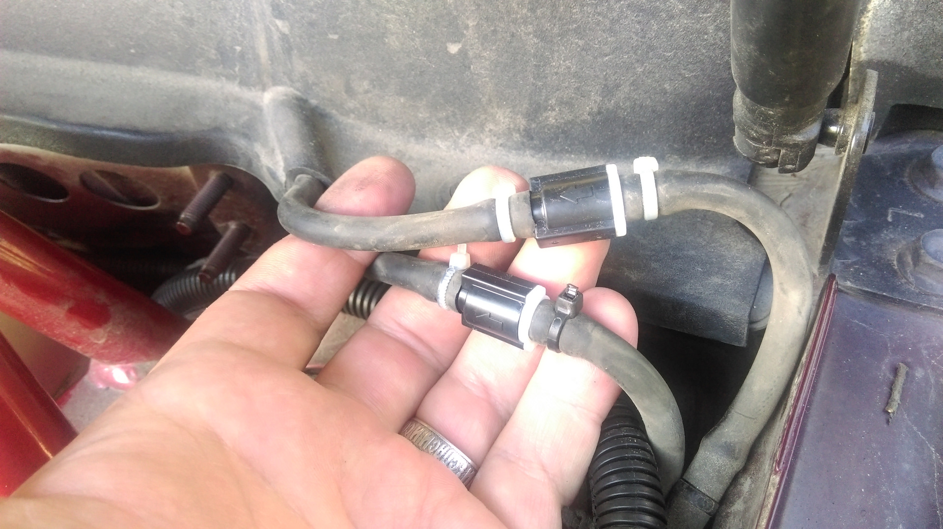 обратный клапан на омыватель — Chevrolet Captiva (1G), 2,2 л, 2012 года ...