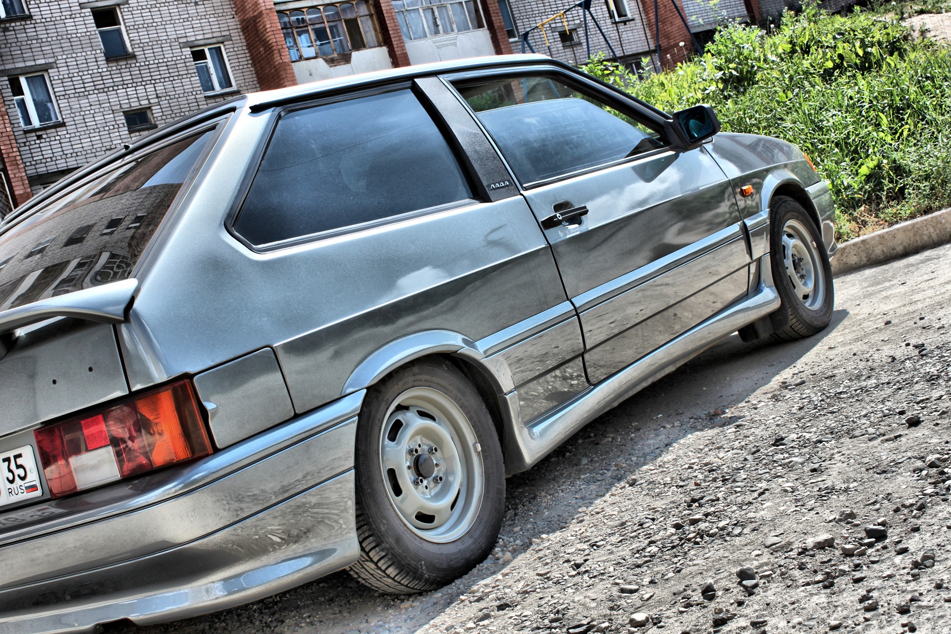 новый облик, молдинги в цвет кузова — Lada 2113, 1,5 л, 2006 года ...