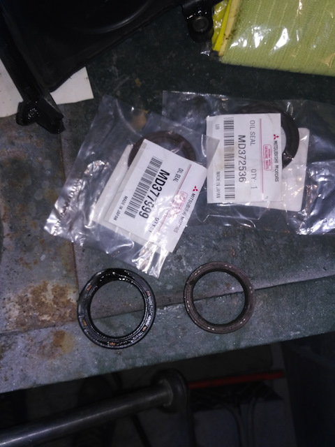 MD377999 САЛЬНИК КОЛЕНВАЛА ПЕРЕДНИЙ Mitsubishi | Запчасти на DRIVE2