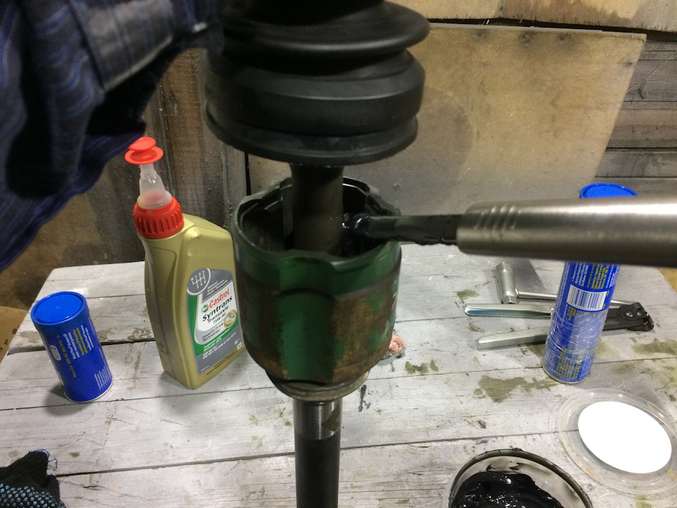 Замена пыльника и смазки на правом приводе Outlander XL 3815A068 ...