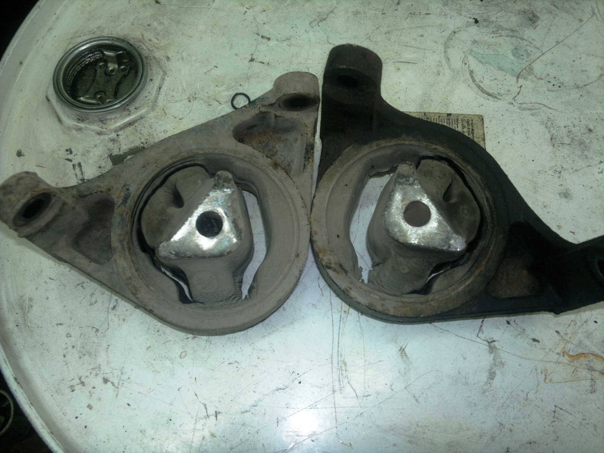 Опоры двигателя и коробки — Jeep Grand Cherokee (WJ), 4,7 л, 2001 года ...