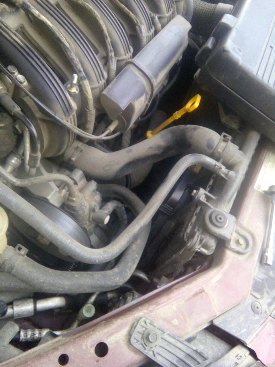 лопнул верхний патрубок радиатора — Chevrolet Epica, 2 л, 2009 года ...