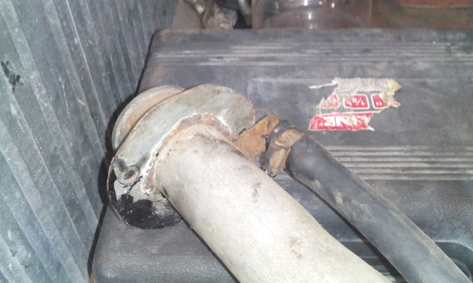 заливная горловина — Mazda 626 IV (GE), 1,8 л, 1996 года | своими ...