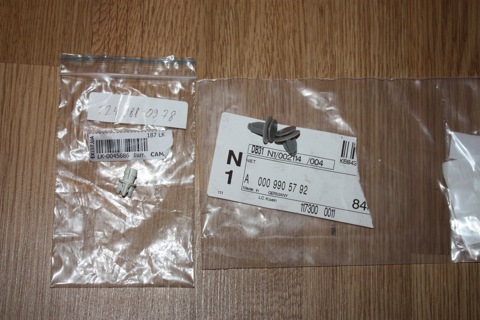 A0009905792 Пистон расширит. крепл. накладки багажн Mercedes | Запчасти ...