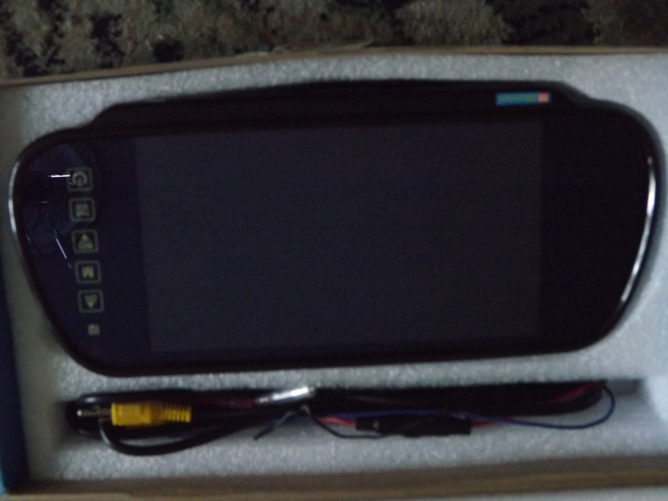 камера, зеркало-монитор — Lada Приора седан, 1,6 л, 2008 года ...