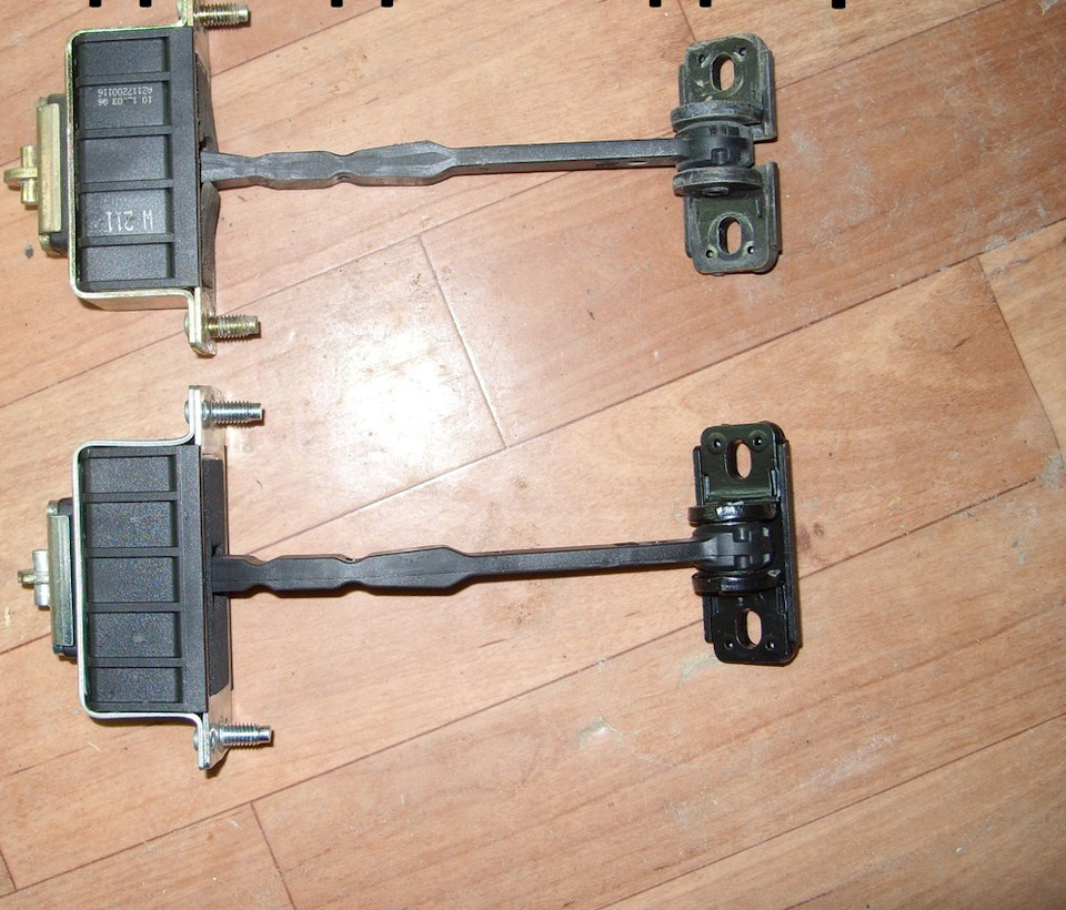 Замена ограничителя водительской двери — Mercedes-Benz E-Class (W211 ...