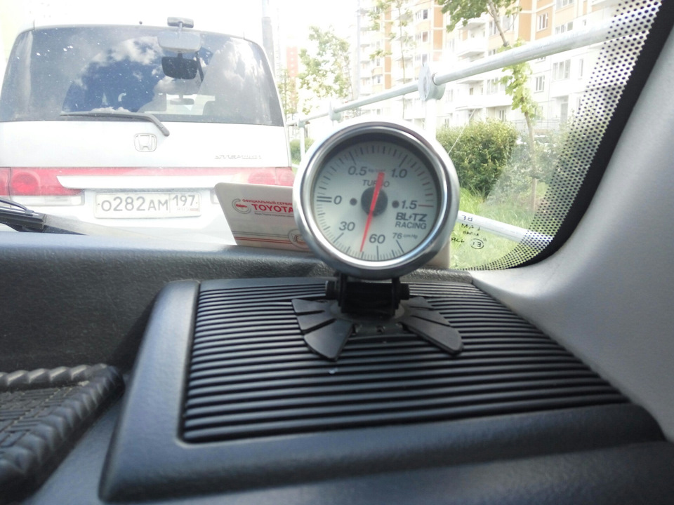 По дороге с бустом. Будильник Blitz Racing. — Toyota bB (NCP30), 1,5 л ...