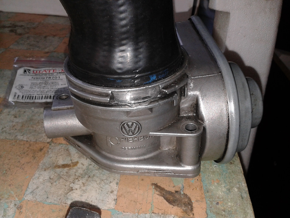 Крепление патрубка от интеркулера до дизельной заслонки — Volkswagen ...