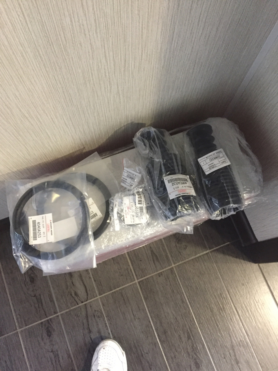 4060A532 ДЕМПФЕР СТОЙКИ ПЕРЕДНЕЙ ПОДВЕСКИ Mitsubishi | Запчасти на DRIVE2