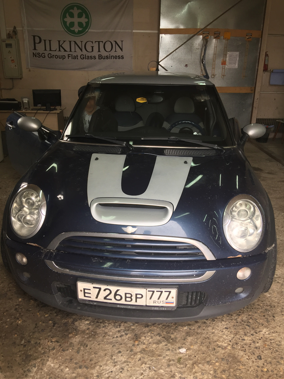 Новое лоб стекло, и как прилетел камень через 3 дня))) — MINI Cooper S ...