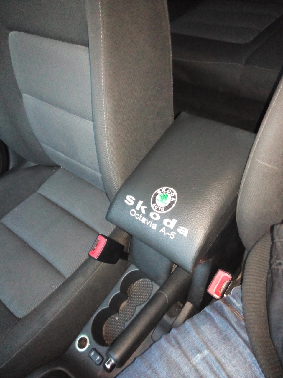 Купил подлокотник. — Skoda Octavia A5 Mk2, 1,6 л, 2007 года ...