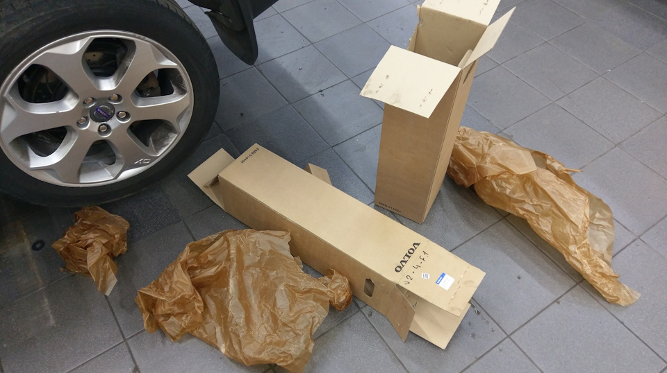 188. Амортизаторы передние FOUR-C — Volvo XC70 III, 2,5 л, 2011 года ...