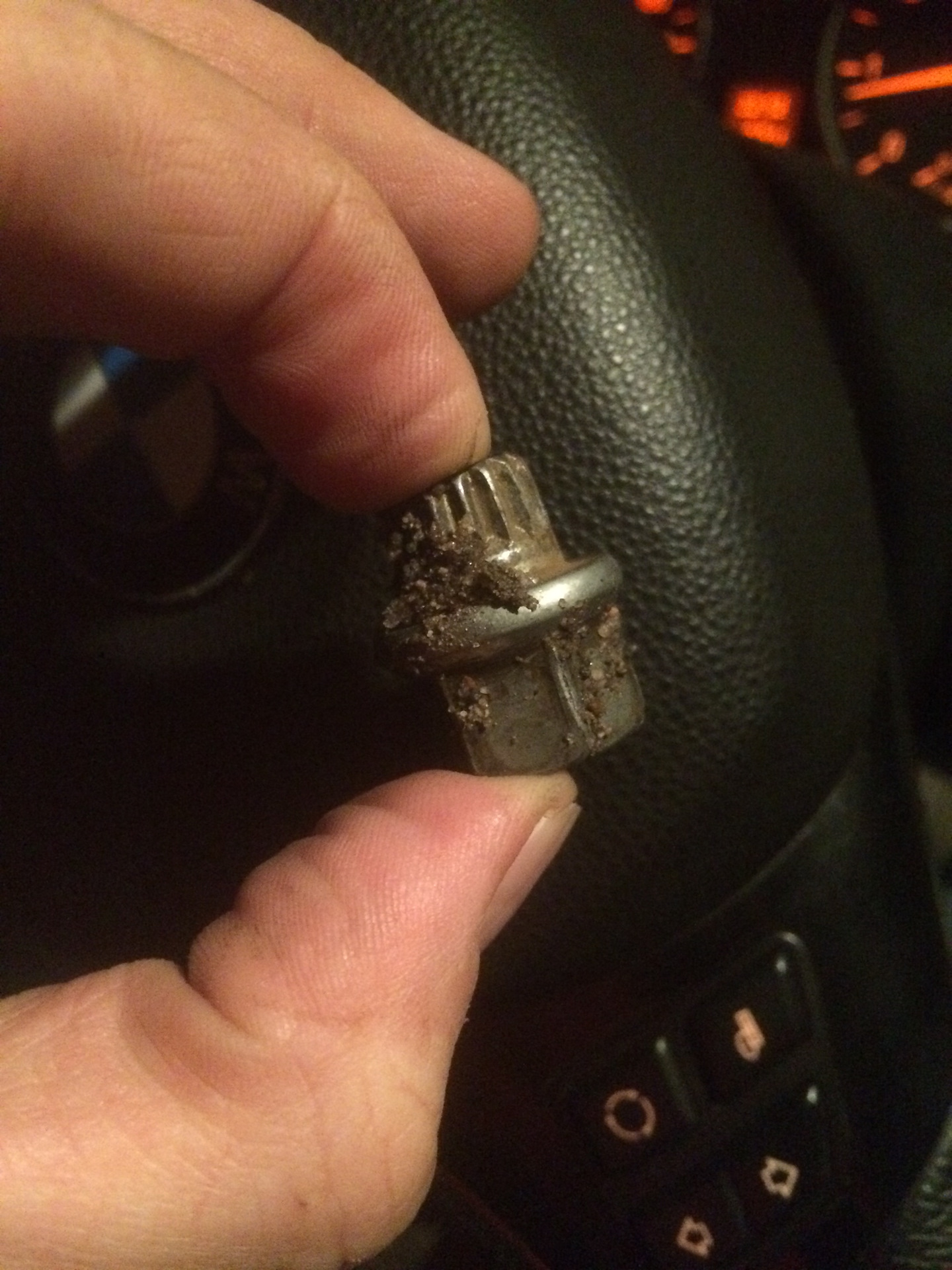 Замена цоколя лампы поворота. — BMW 1 series (E81/E87), 2 л, 2007 года ...