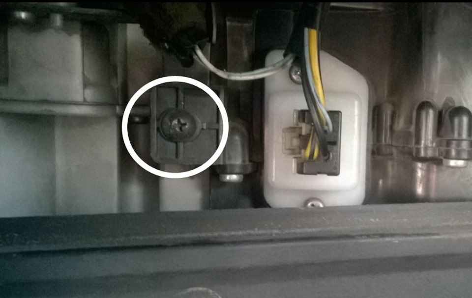 Плавное открытие бардачка — Nissan Laurel (C34), 2,5 л, 1995 года ...