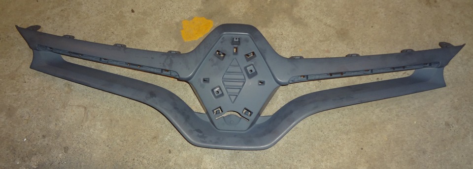 622561821R Решётка радиатора RENAULT | Запчасти на DRIVE2