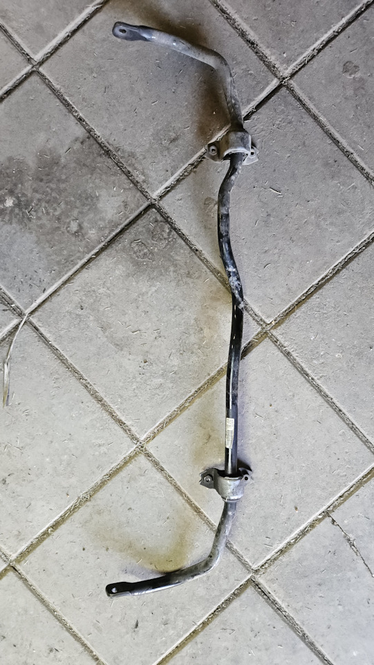 Стабилизатор поперечной устойчивости VW Tiguan на Volkswagen Tiguan (1G ...