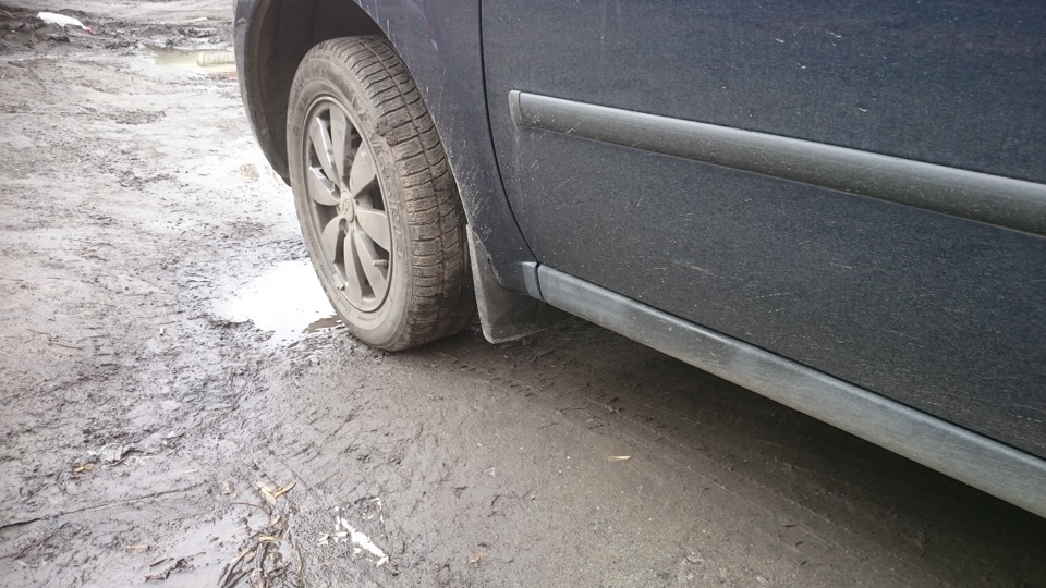 Калино брызговики пока перед — Lada Гранта (1G), 1,6 л, 2013 года ...