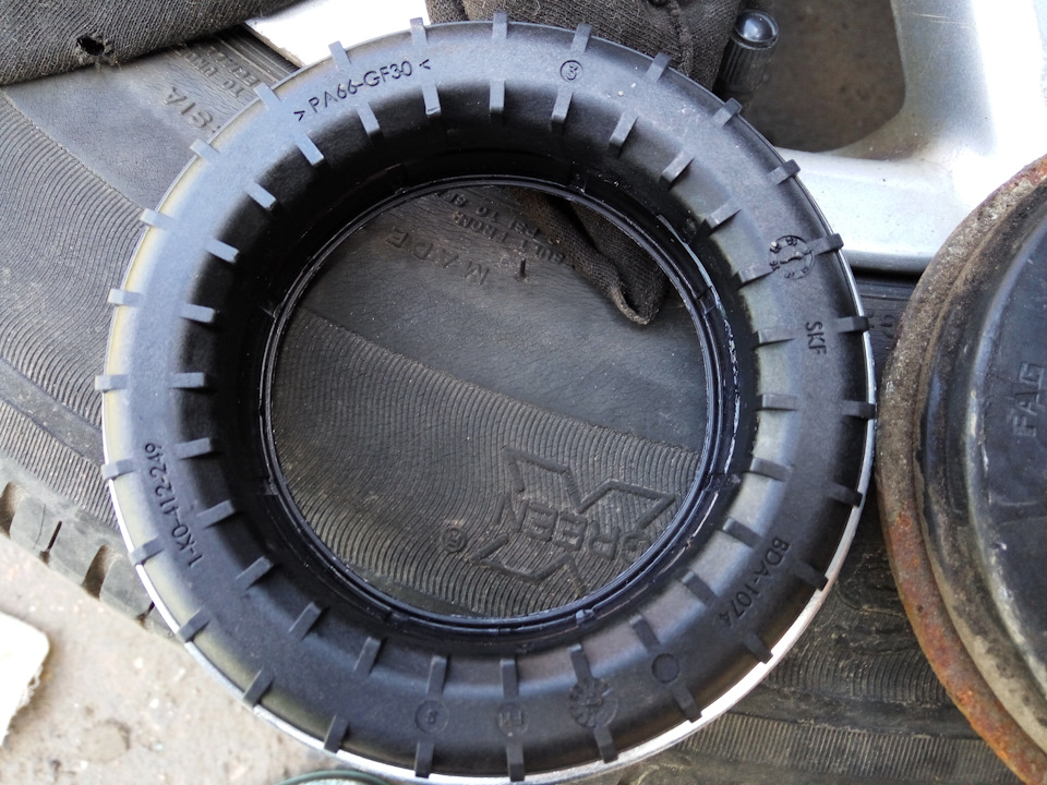 Замена опорного подшипника стойки амортизатора — Volkswagen Passat B6 ...