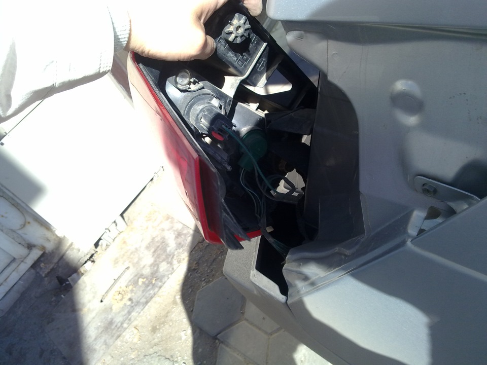 Оранжевые лампы в красный плафон. Не прокатило. — Nissan Quest (3G), 3 ...