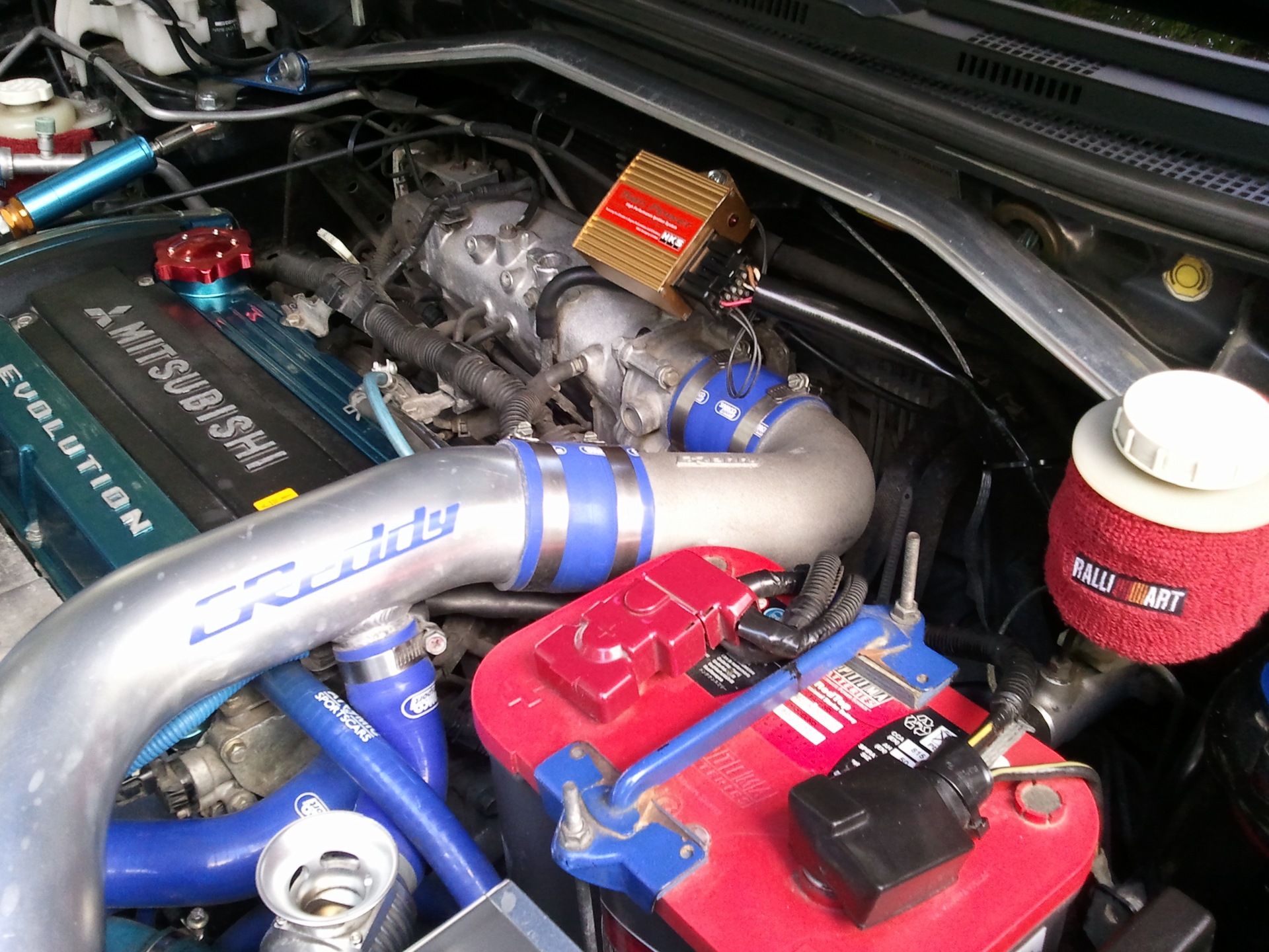 HKS TwinPower — усилитель искры HKS и SAMCO radiator hose — силикон ...