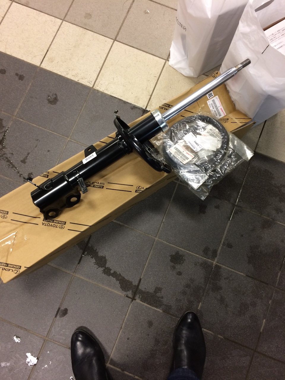 4825832020 ПРОСТАВКА ЗАДНЕЙ ПРУЖИНЫ НИЖНЯЯ. TOYOTA LEXUS | Запчасти на ...