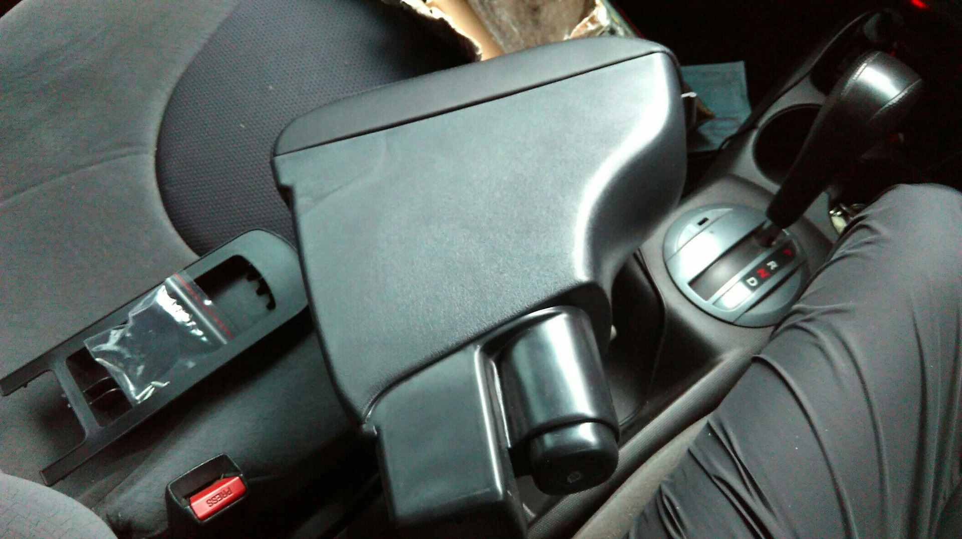 Подлокотник — Honda Fit (1G), 1,3 л., 2002 года | стайлинг | DRIVE2