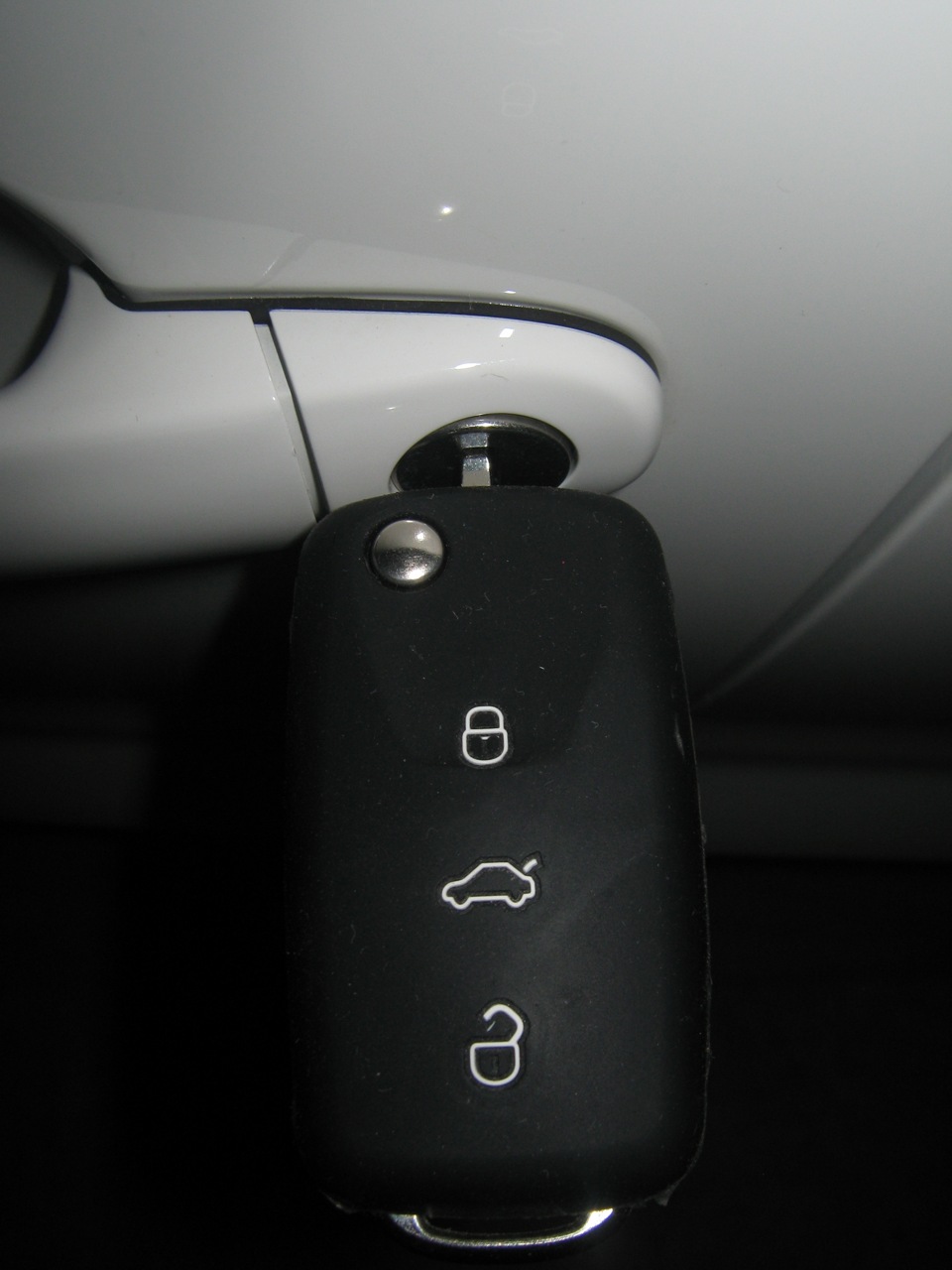 чехол ключа — Volkswagen Polo Sedan, 1,6 л, 2012 года | аксессуары | DRIVE2