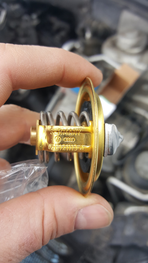 03L121113A Термостат системы жидкостного охлаждения VAG | Запчасти на ...