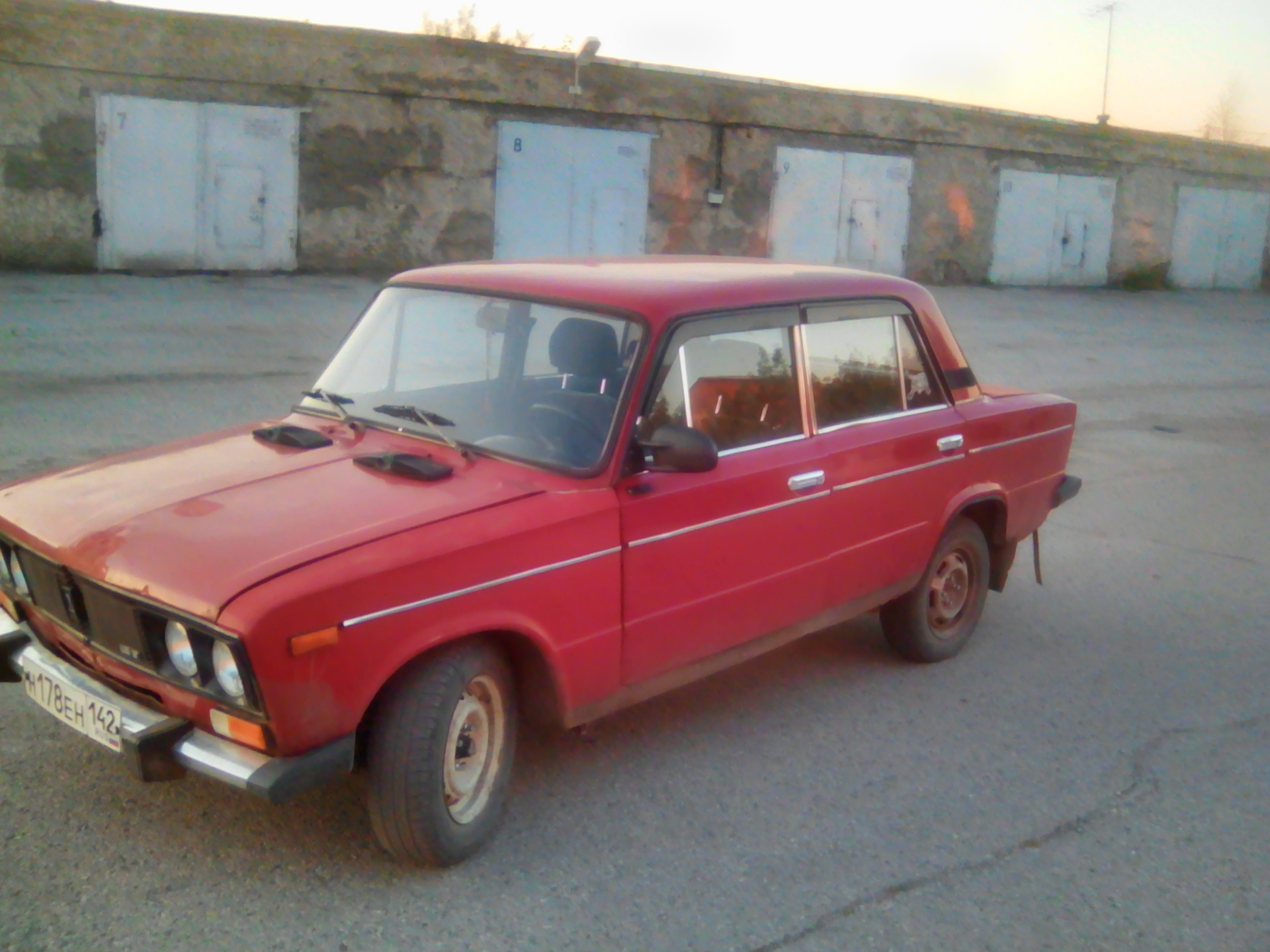 Последних четыри фотки, перед тем как она уехала от меня — LADA 2106, 1,5 л., 1994 года ...