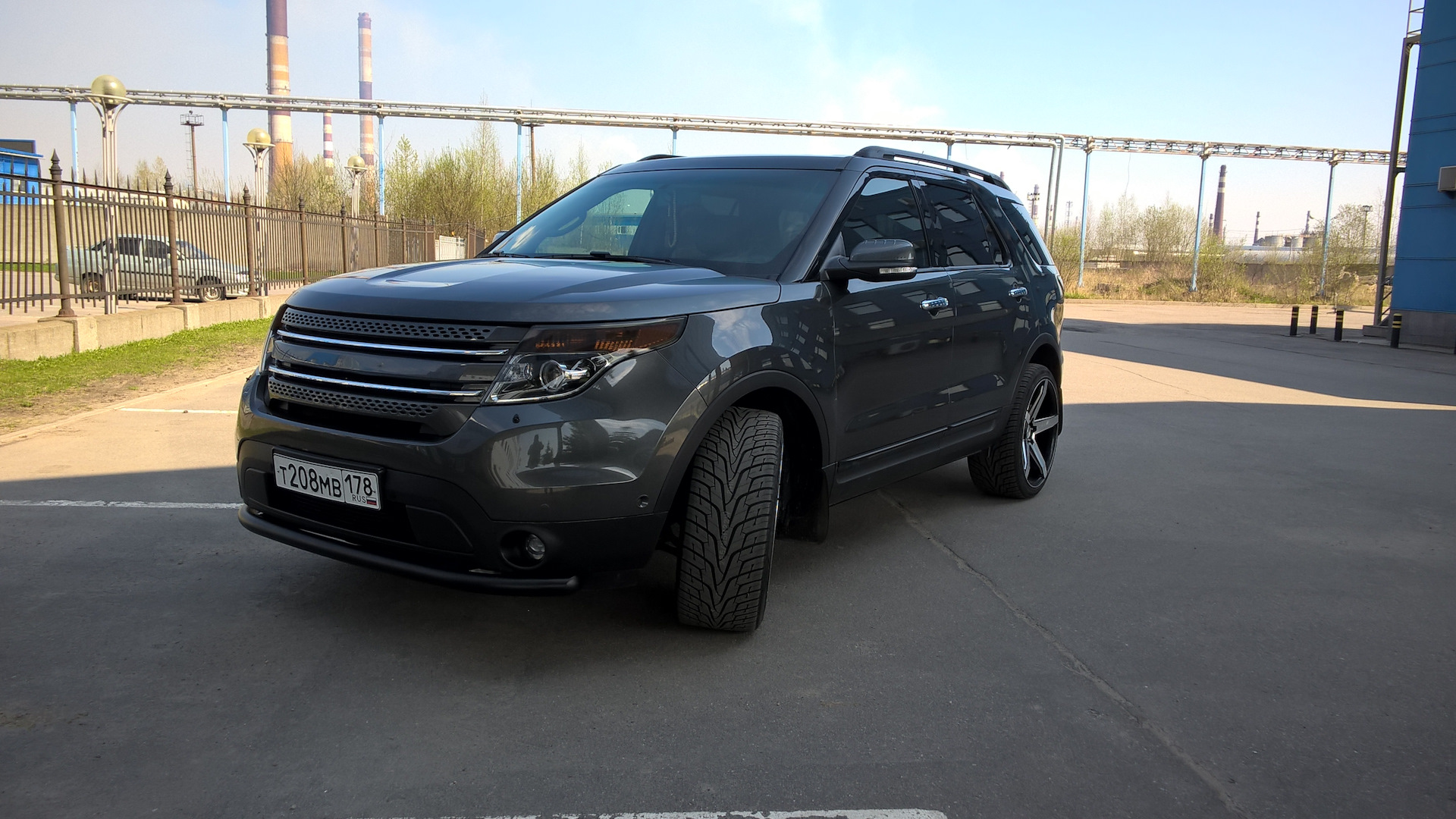 Ford Explorer (5G) 3.5 бензиновый 2015 | cardinal grey на DRIVE2