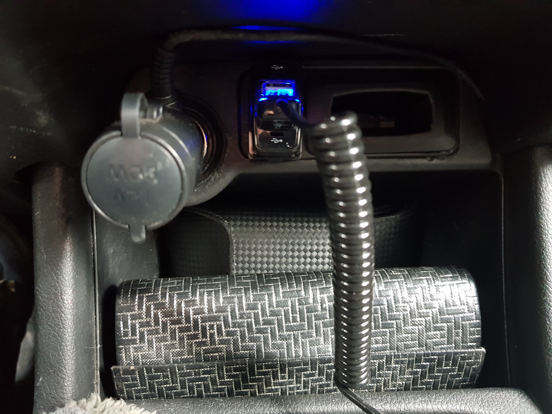 USB для телефона 👍 — Mitsubishi Outlander (3G), 2,4 л, 2014 года ...