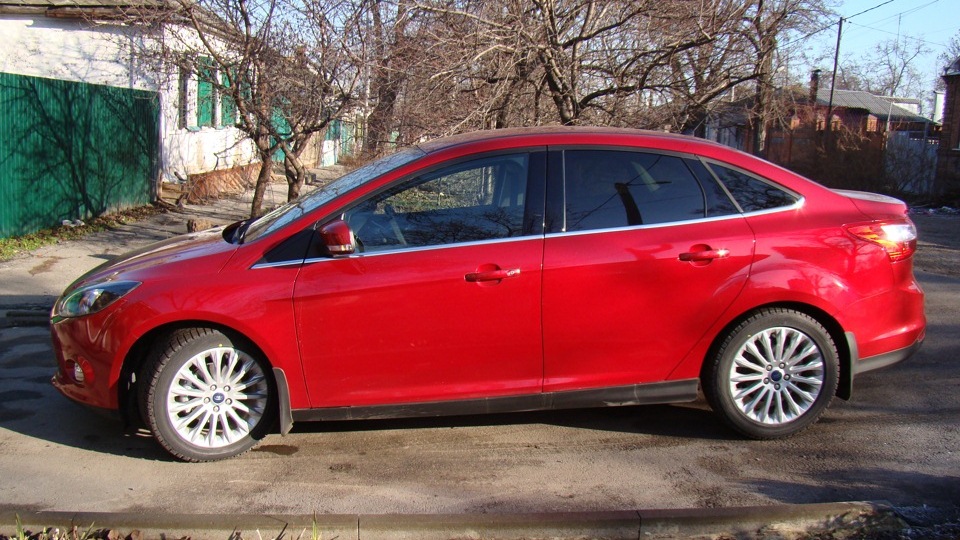 Ford Focus Hatchback III 1.6 бензиновый 2011 | Titanium Red Candy 1.6PS ...