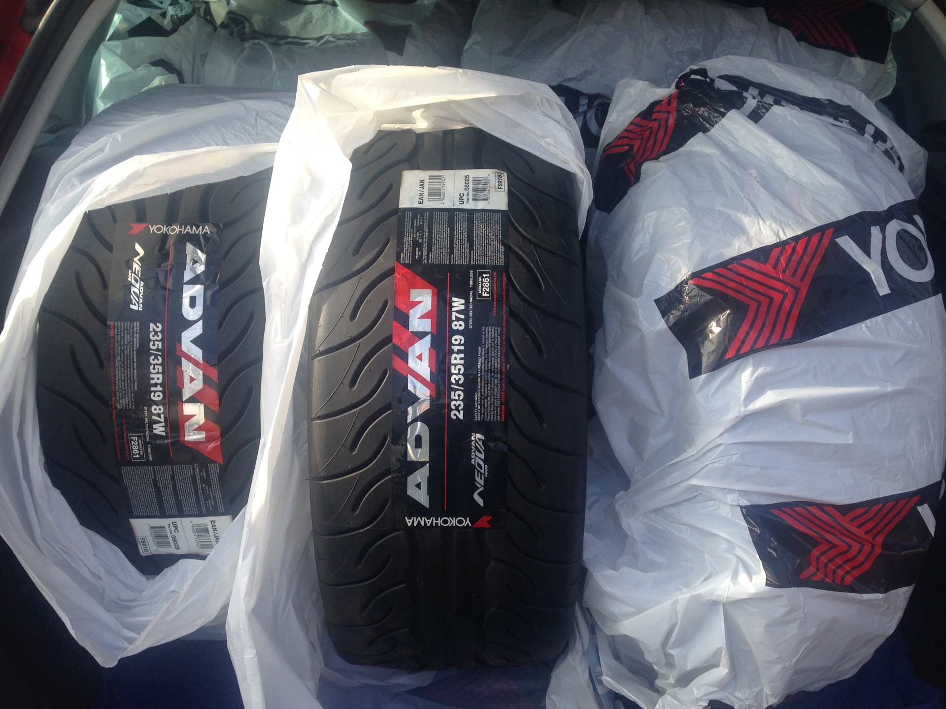 Yokohama ADVAN AD08 235-35/19 — Audi RS3 (8VA), 2,5 л, 2015 года | шины ...